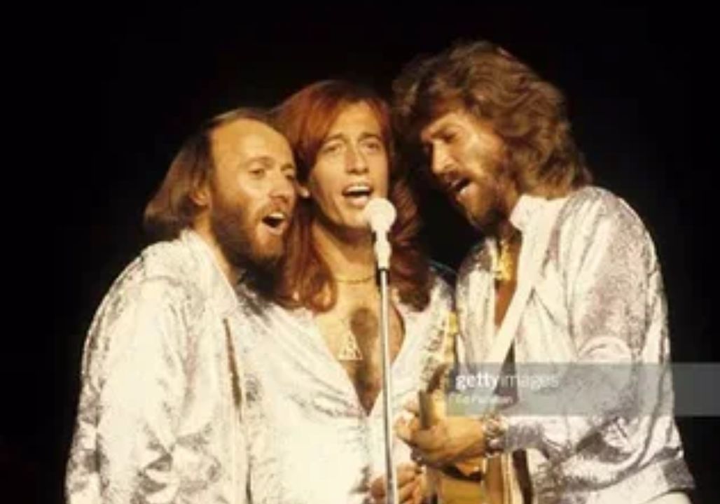 Barry Gibb - Don't Cry Alone (Robin Gibb Song) - Em Mai