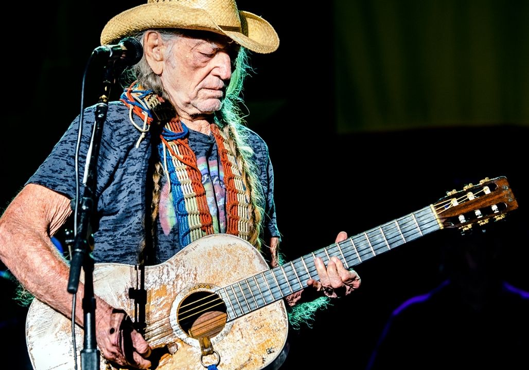 Willie Nelson Gets Brutally Honest About Death - Em Mai
